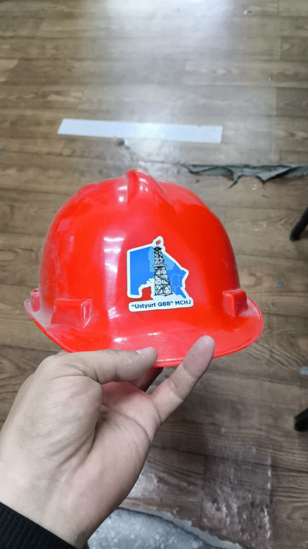 Каска рабочая с логотипом логотип на каску по заказ