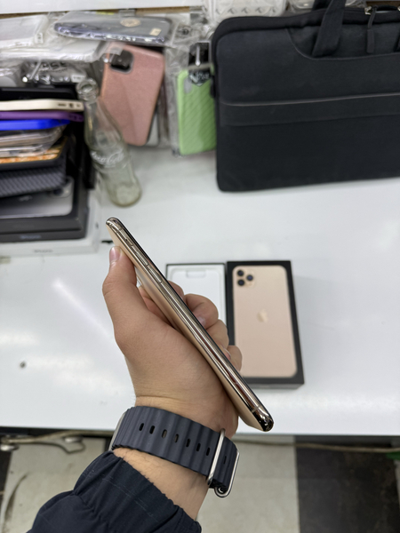 iphone 11 pro max sotiladi bez feys