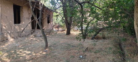 Parkentda uy sotiladi pul zarurligi uchun