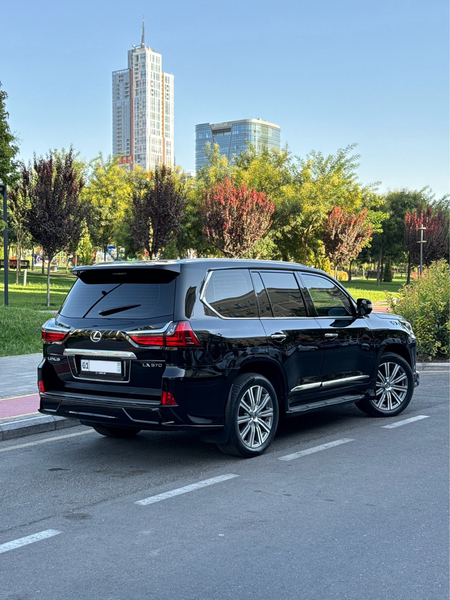 2016 Lexus LX570 