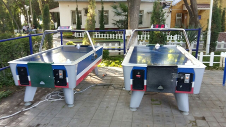 Продаю  аэрохоккей  в идеальн ом состоянии 2 штуки цена 1500 у е