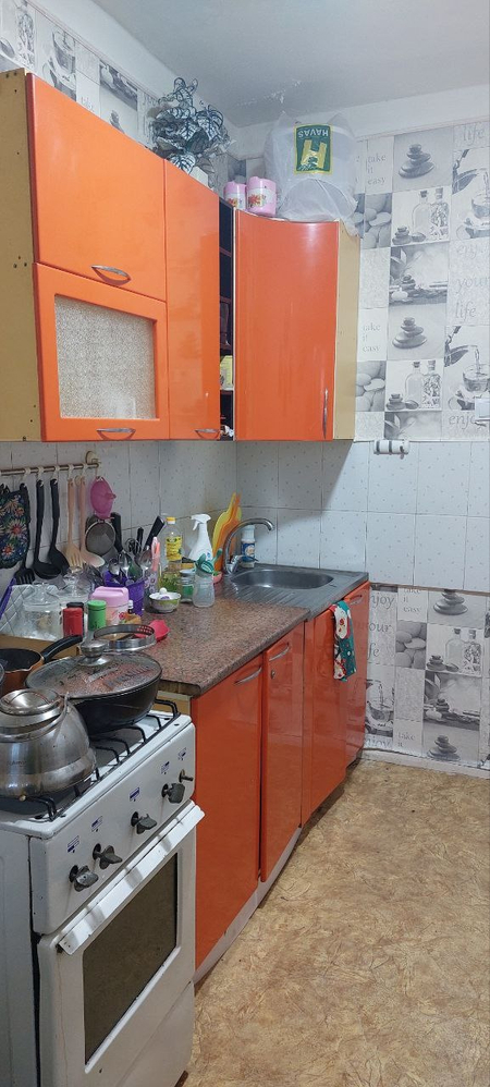 Срочно продаётся 2/3/5 77= серия кирпич с двумя балконами и кладовая