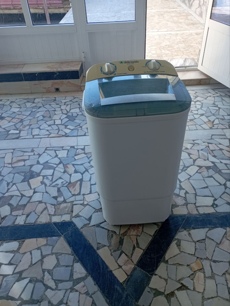 Polavtamat kir yuvish mashinasi sotiladi