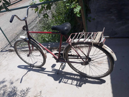 Velosiped Katta.