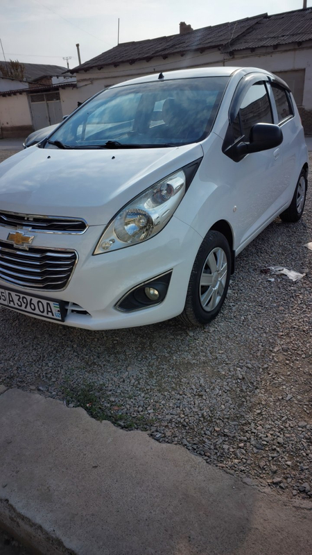 Spark avtomobili sotiladi