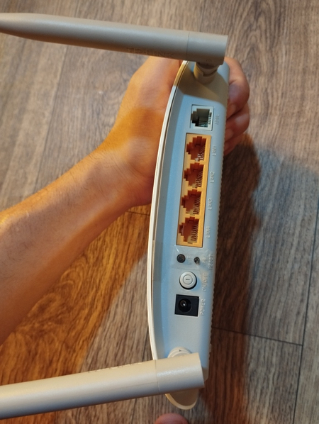 Wi fi router sotiladi