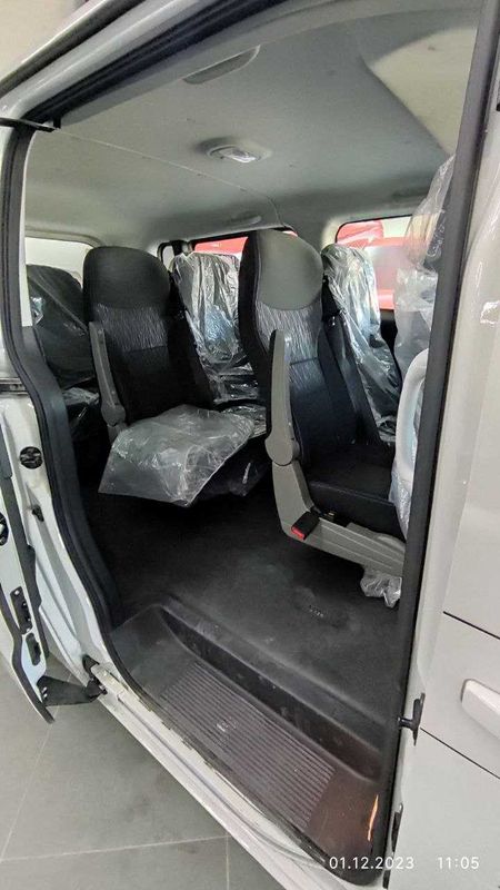 Jac M3 miniven oq va qora ranglari nalichida mavjud...
