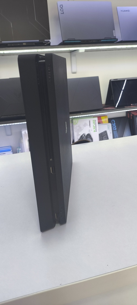 Sony Playstation 4 Slim  9.00
