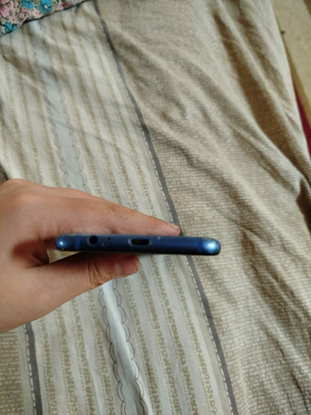 Samsung a6 sotiladi