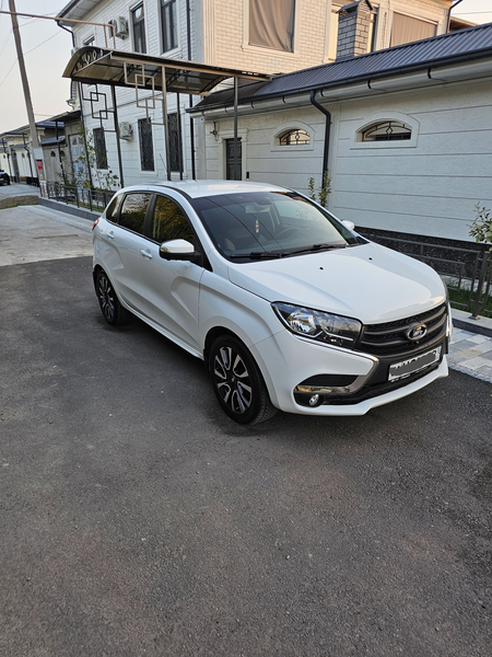 Продаётся  Lada Xray 1.8