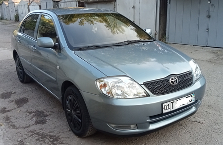 Toyota Corolla 2004 года.