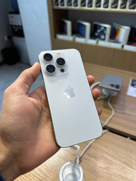 Iphone 15 pro yomkis 100%