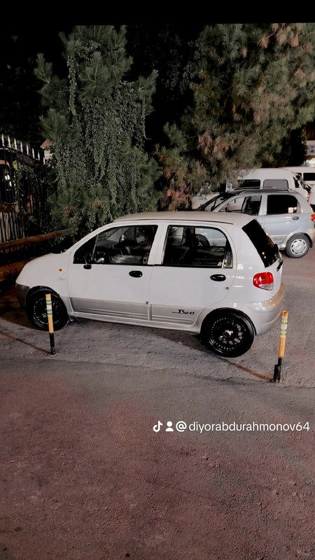 R15 diska sotladi 8ta teshuli luboy moshinaga tushadi universal