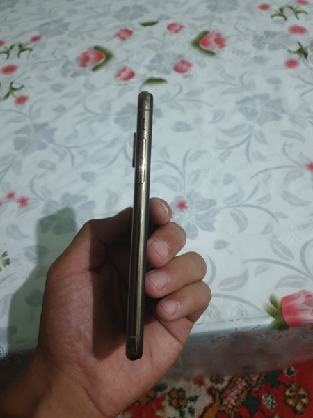 Iphone Xs gold sotladi