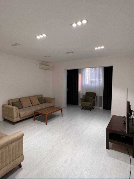 ПРОДАЕТСЯ 3 ком 8 этаж Чехова улица, 60 школа  Мирабадский район