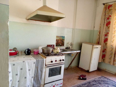 1 xonali Kvartira 3-etaj ijaraga beriladi Sharoiti bilan 6-mk Or.Omad