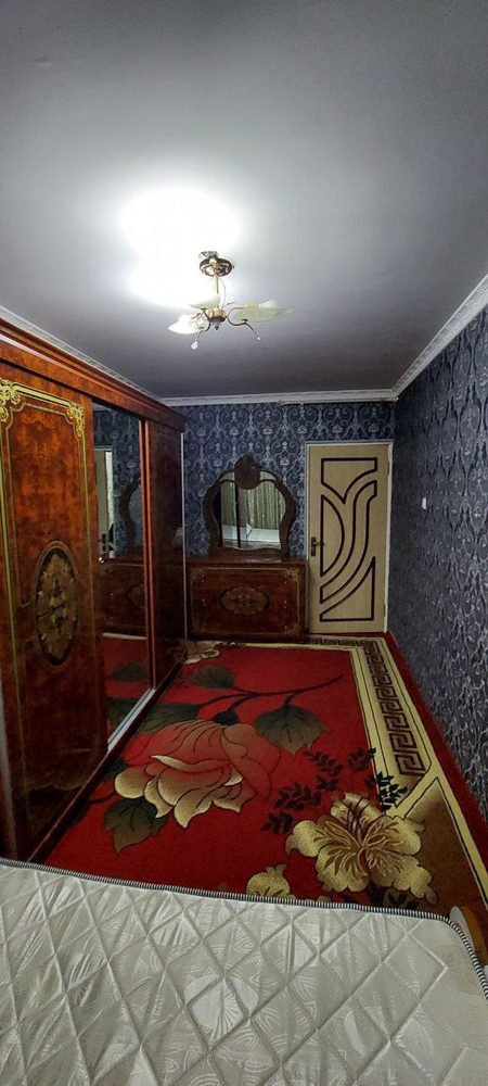 Фаргона шахар платни поликлиника ëнида