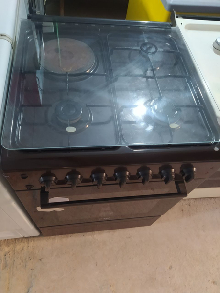 Gaz plitasi sotiladi