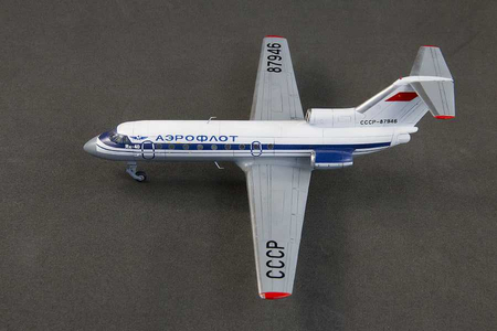 Сборная модель самолета Як-40 (Mars Models 1/72)