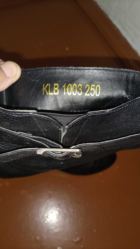 Продаю Корейские женские натуральные кожанные сапоги