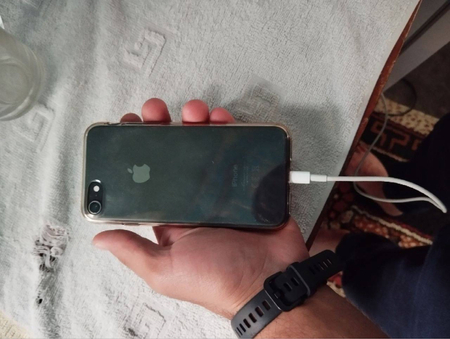 iphone 8 64gb 77%