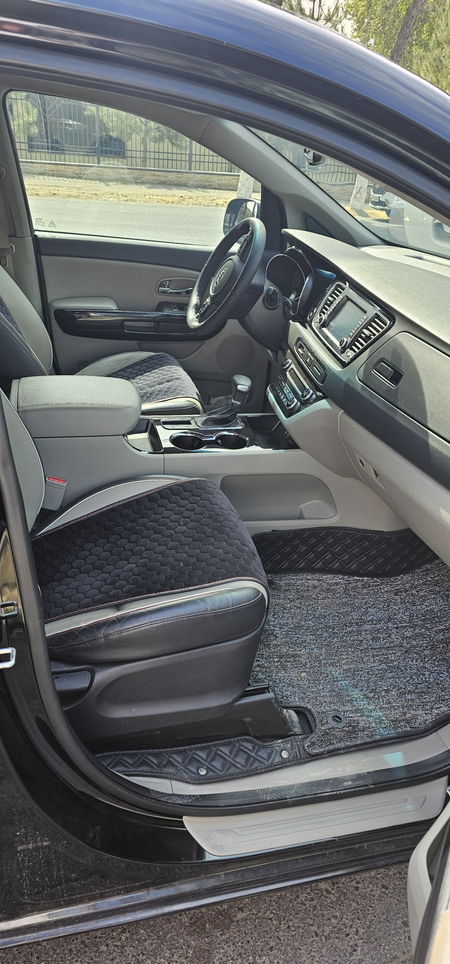 Kia carnival sotiladi