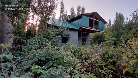 Yarim tayyor dacha sotiladi