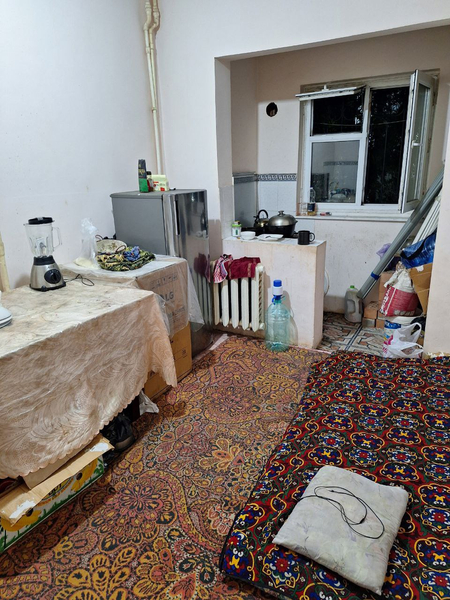 Kvartira bor, sheriklikga turishga 4 ta oʻgʻil bola kerak