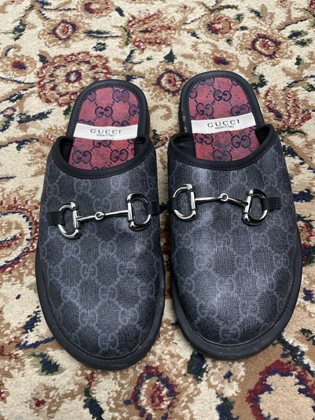Продаю тапочки Gucci