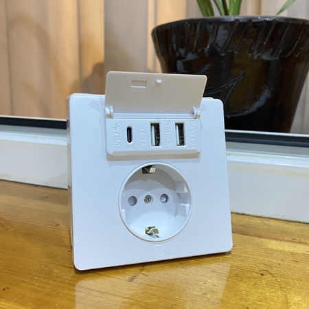 Наружная Розетка с USB, Type-C