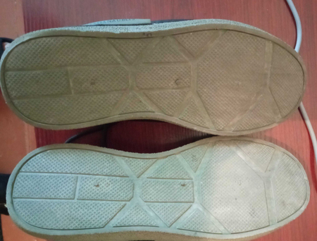 Продам кроссовки 42
