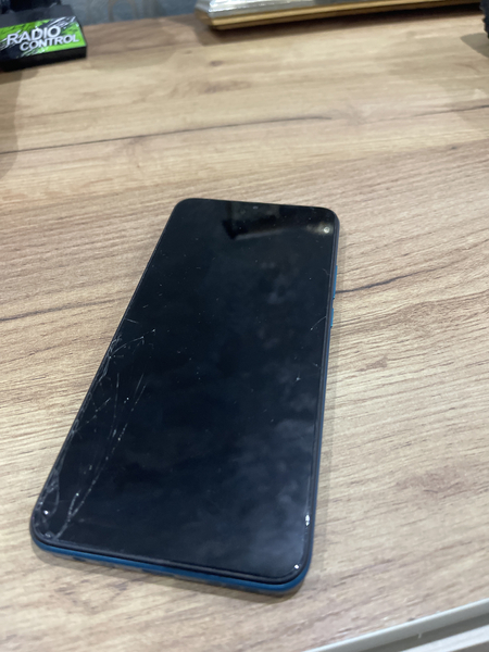 Redmi 9 yaxshi sostonyanyada yengi bolib turipti karobkasi yoq 64гб