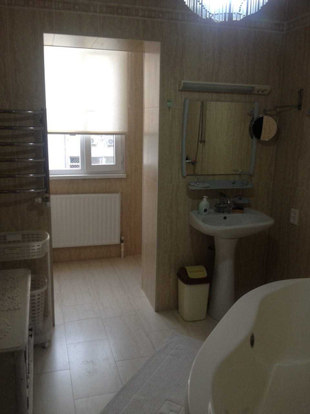 (К121036) Продается 3-х комнатная квартира в Мирабадском районе.
