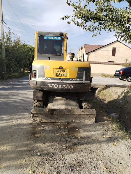 Ekskavator sotiladi shu raqamga tel qiling