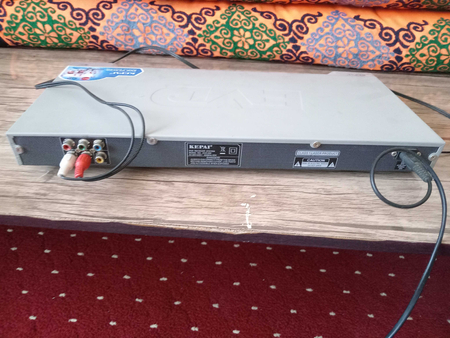 Dvd player sotiladi