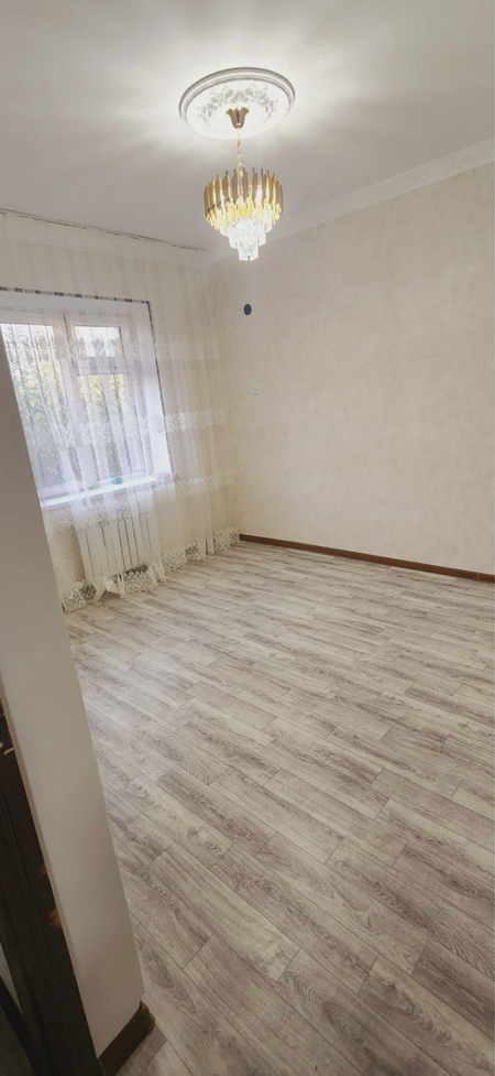 Продам 2/4/4 ком квартиру куйлюк массив 4  кирпич 77 серия