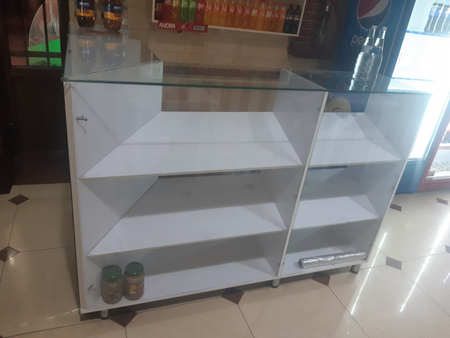 Магазинга стикланни полка янги