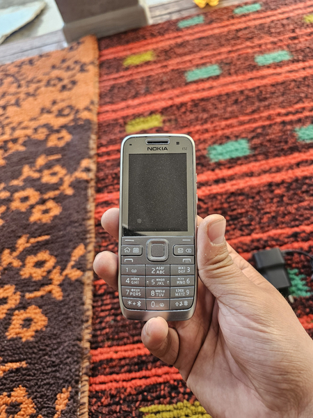 Nokia E52 garantiyasi bor 1 oy