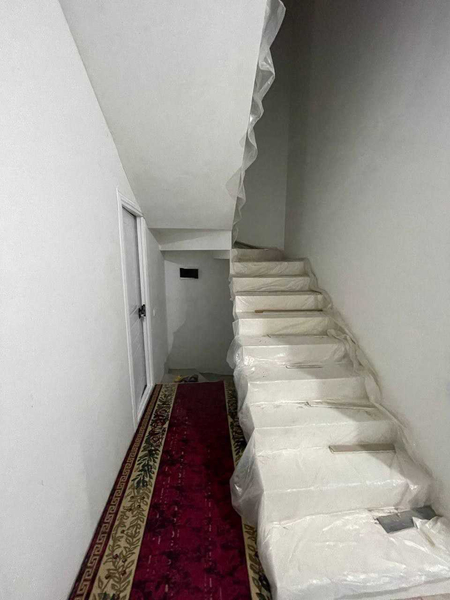 Котдеж сотилади.Кибрай тум, Дурмон, Гулзор кучаси. 2 сотих