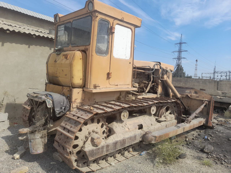 Bulduzir T-130 dokument uzimizni nomimizda matori yangi