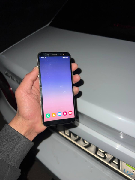 Samsung A6 xammeri ishlidi