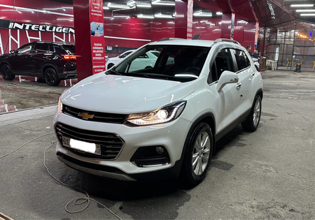 Tracker 1 белый 2019 года в идеальном состоянии