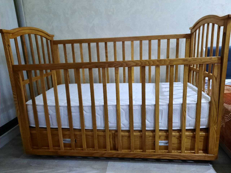 Продам детскую деревянную кроватку