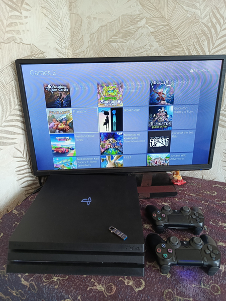 PS4 pro 1TB V:9.00+100 ta oyin ideal xolatda garantiya bor