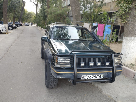 Продаю Джип Чероки.