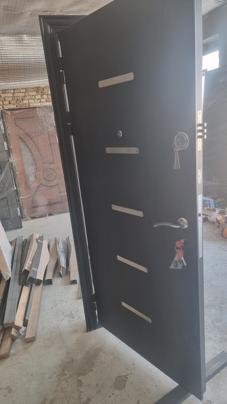 Temir eshiklar sotiladi 1 donasi