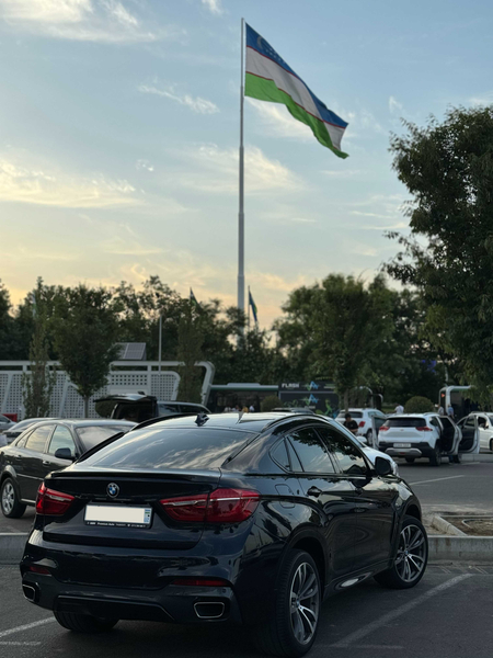 Ideal BMW X6. 3литр turbo.  Тёмно синий цвет. Салон в отличном состо..