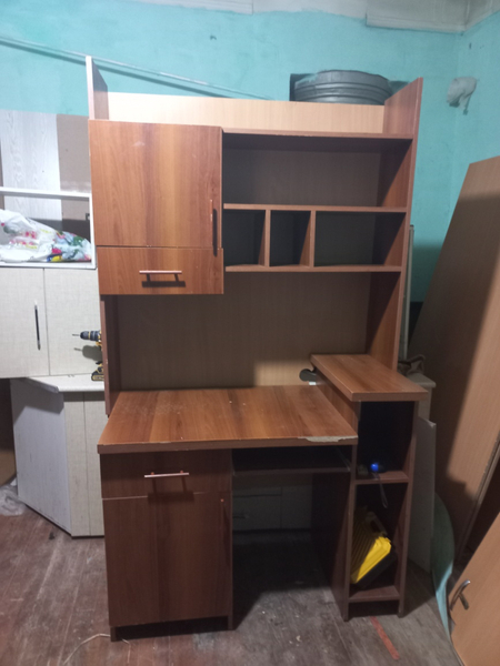 Продам компьютерный стол