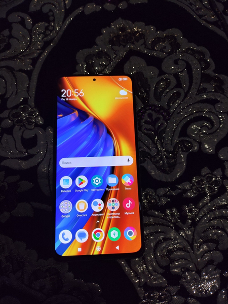 Смартфон Poco F4