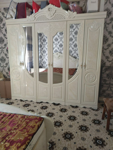 Mebel. Spalniy gornitur